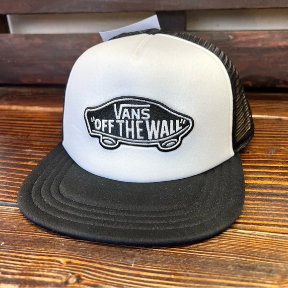 Vans | Accessories | Nwt Vans Classic Patch Off The Wall Mesh Snapback ...